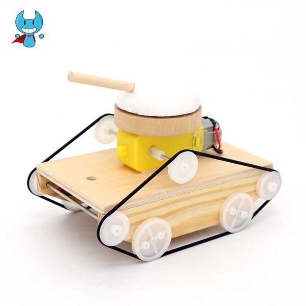 DIY Tank for Kids Made with Wooden Blocks